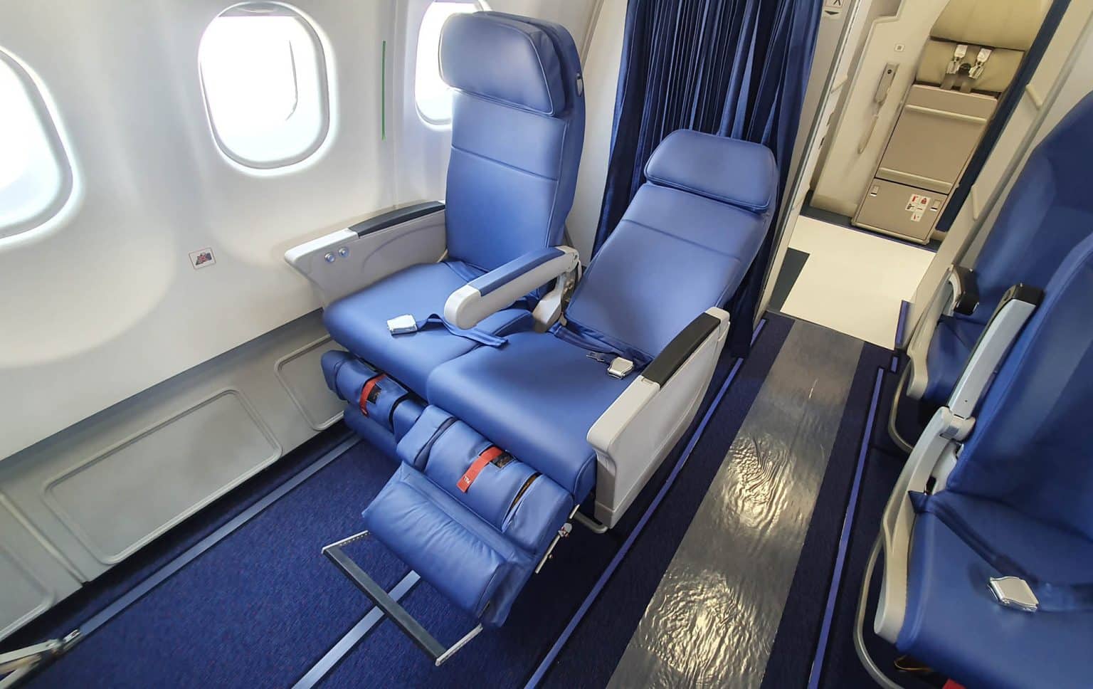 The Dos and Don’ts of Airplane Travel - Samantha Brown's Places to Love